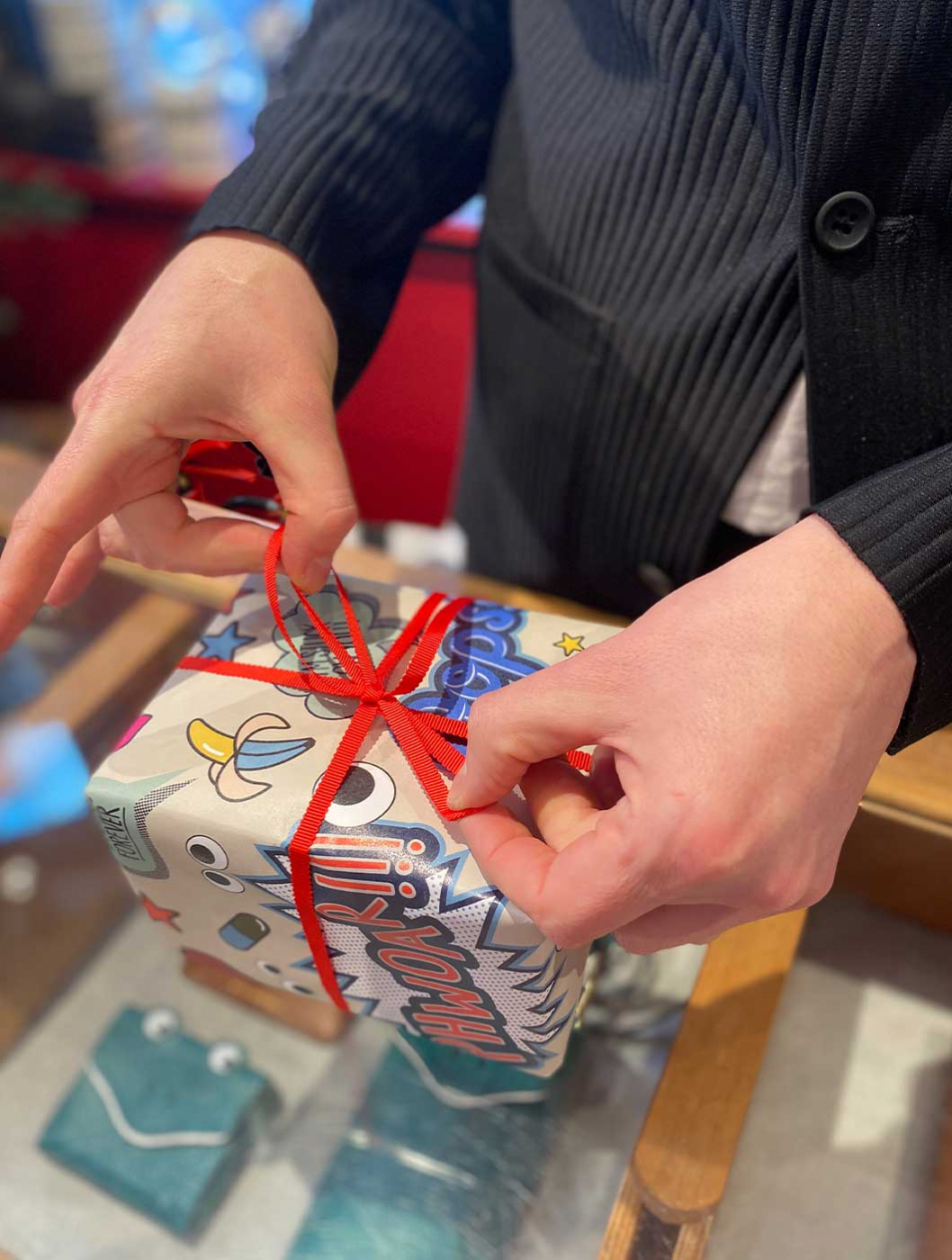 How to wrap a Christmas present perfectly - - Sloane Street